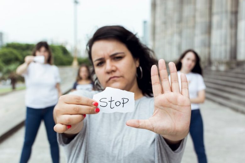 Harcèlement : mon patron a les mains baladeuses ! - Dzeriet Magazine
